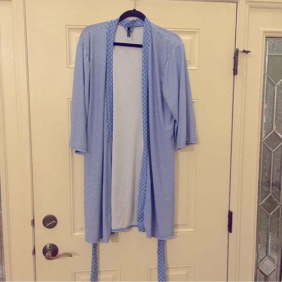 Laura Ashley | Intimates & Sleepwear | Laura Ashley Robe Size Large ...